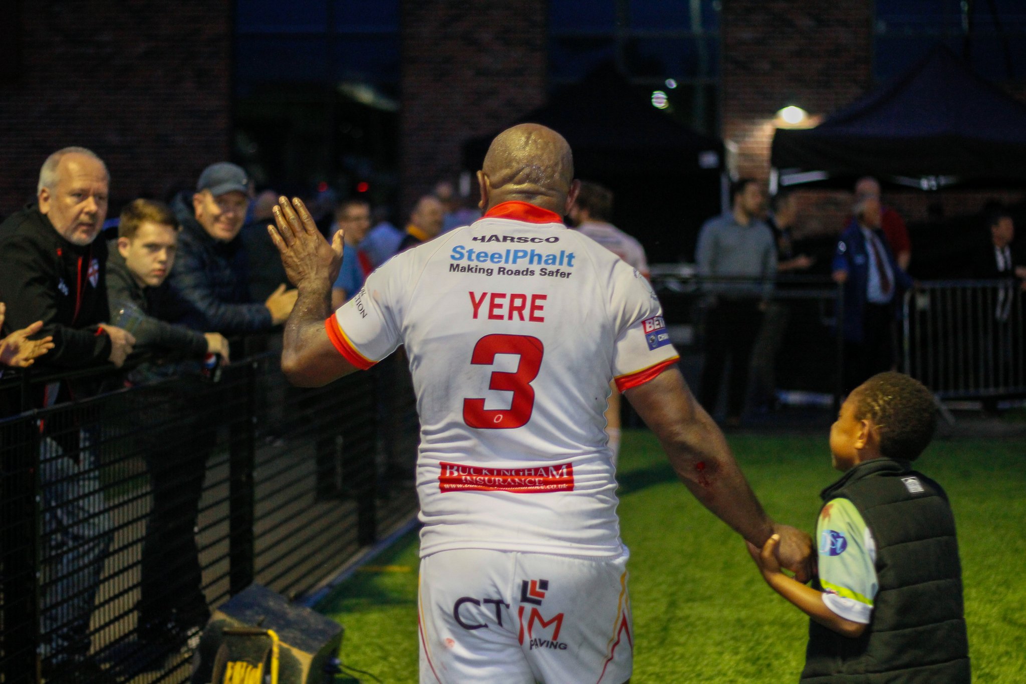 Menzie Yere pens one-year contract with Eagles